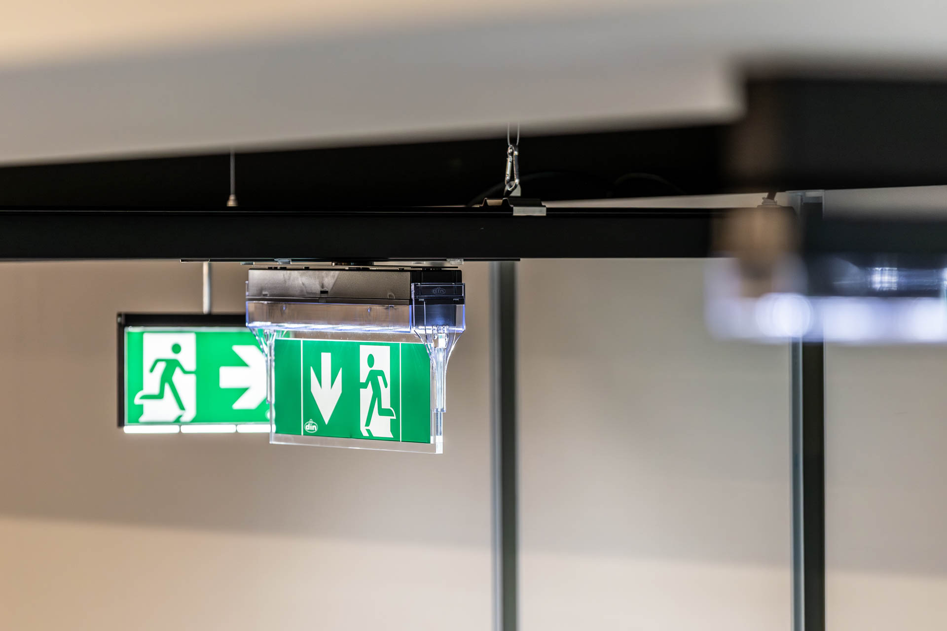 Continuous-row lighting systems | din-Sicherheitstechnik
