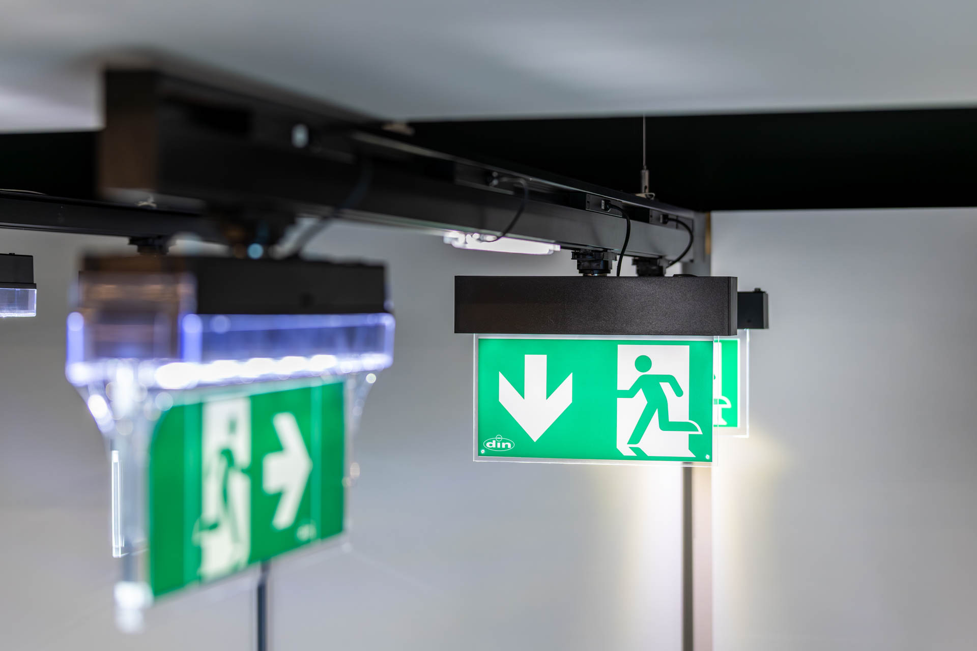 Continuous-row lighting systems | din-Sicherheitstechnik