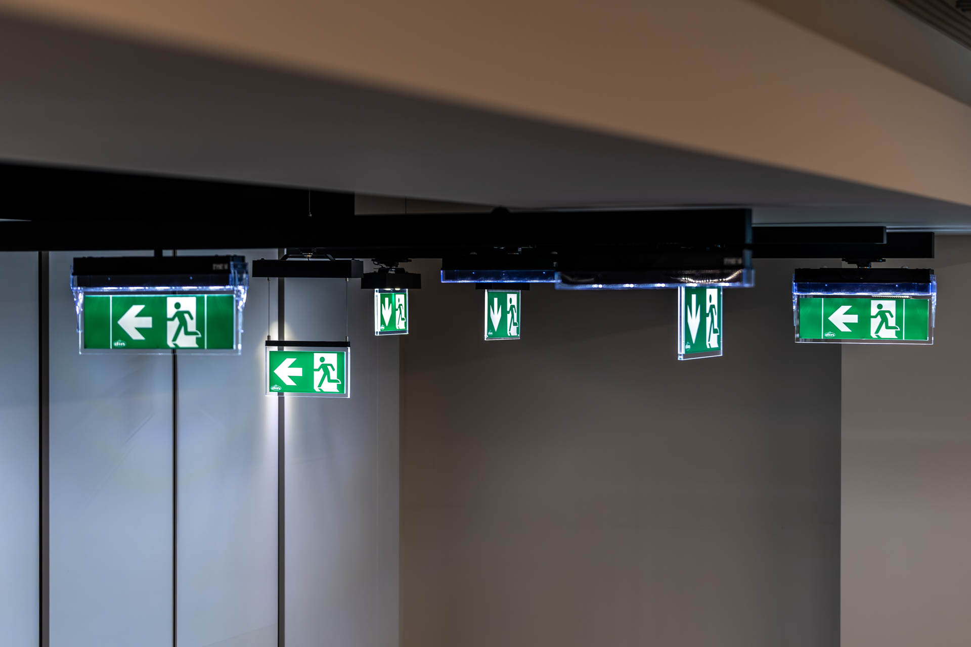 Continuous-row lighting systems | din-Sicherheitstechnik