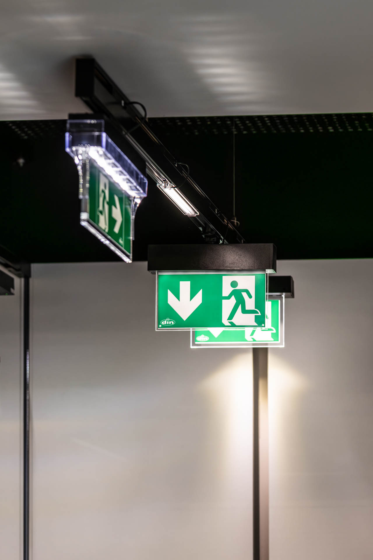 Continuous-row lighting systems | din-Sicherheitstechnik